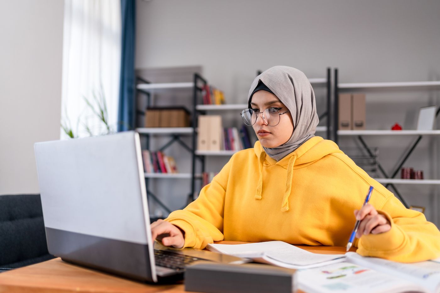 Fixed or Variable Rate Student Loans: Which Is Better? - Experian